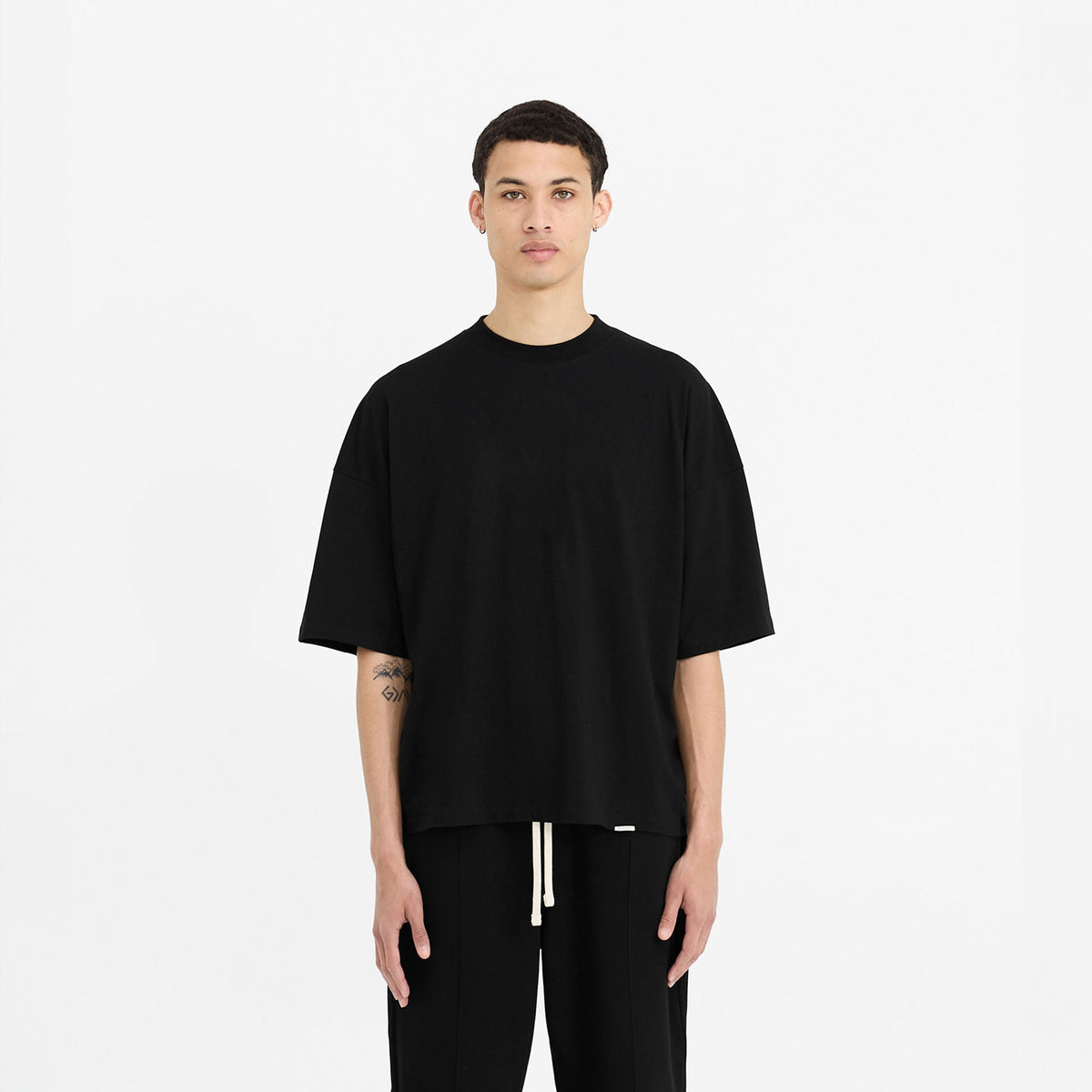 Initial Boxy T-Shirt | Black Oversized Cotton Streetwear | REPRESENT